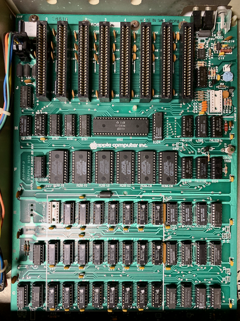 apple-ii-motherboard – Henry Lowe